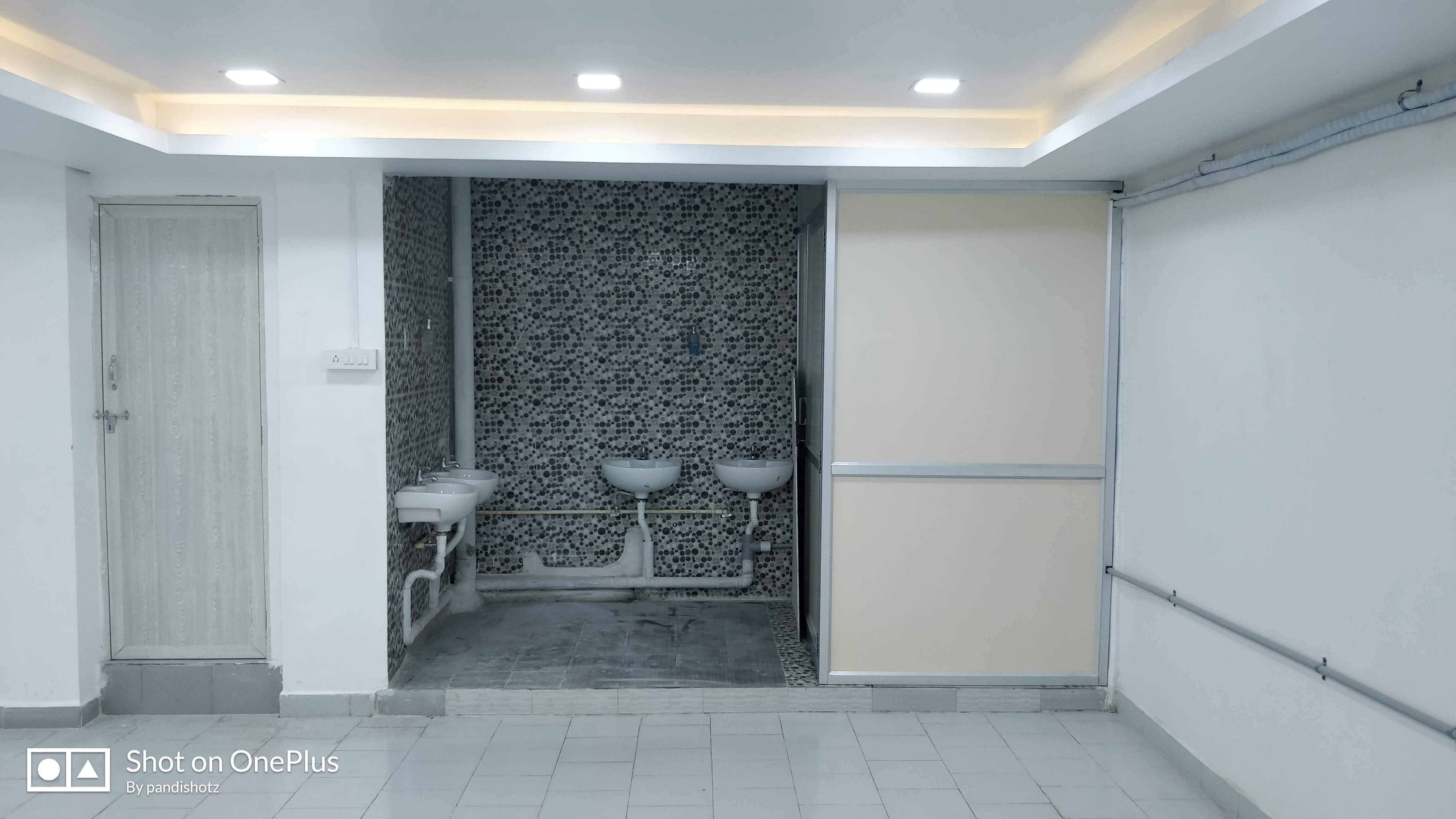 Sri Vari Mahal, Chennai - Price & Reviews - Bookwedgo